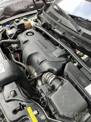 Grey Volvo XC90 2004 in Riga, with an engine capacity of 2.40 L and mileage of 481 thousand km for 3700 €, photo 15 on AUTOMOTO.COM.LV