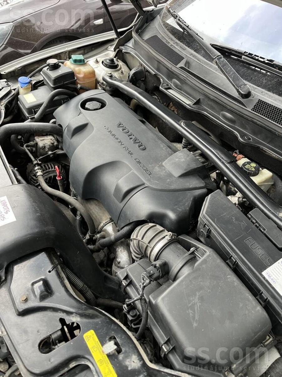 Grey Volvo XC90 2004 in Riga, with an engine capacity of 2.40 L and mileage of 481 thousand km for 3700 €, photo 15 on AUTOMOTO.COM.LV