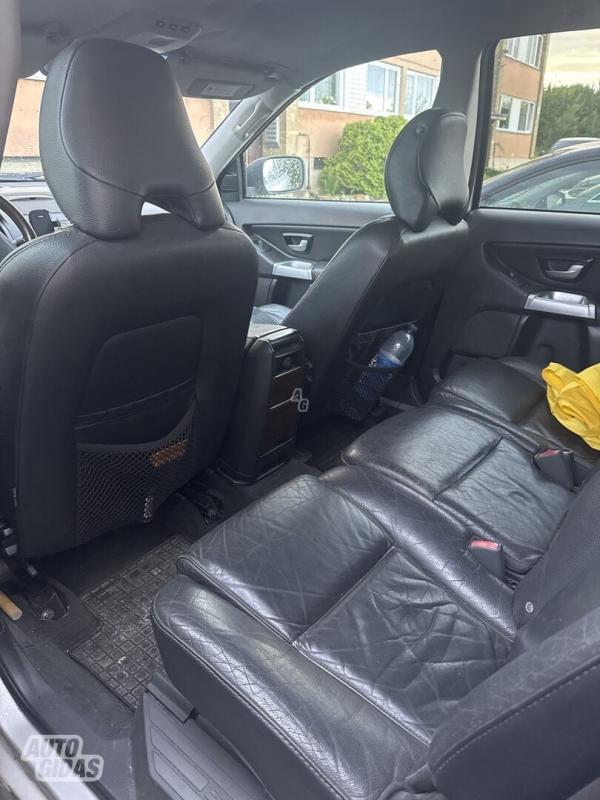Grey Volvo XC90 2004 in Vilnius, with an engine capacity of 2.40 L and mileage of 429 thousand km for 2650 €, photo 6 on AUTOMOTO.COM.LV