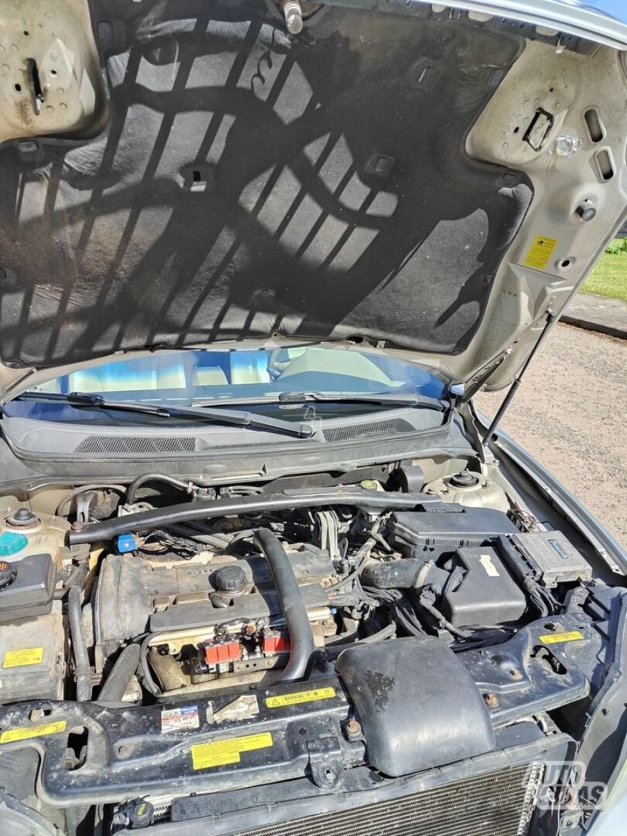 Pelēks Volvo XC90 2004 Viļņa, ar dzinēja tilpumu 2.50 L un nobraukumu 332 tūkst. km par 1999 €, foto 6 vietnē AUTOMOTO.COM.LV