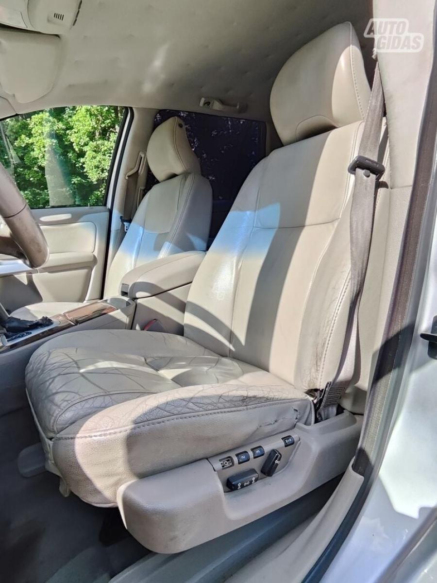 Pelēks Volvo XC90 2004 Viļņa, ar dzinēja tilpumu 2.50 L un nobraukumu 332 tūkst. km par 1999 €, foto 8 vietnē AUTOMOTO.COM.LV