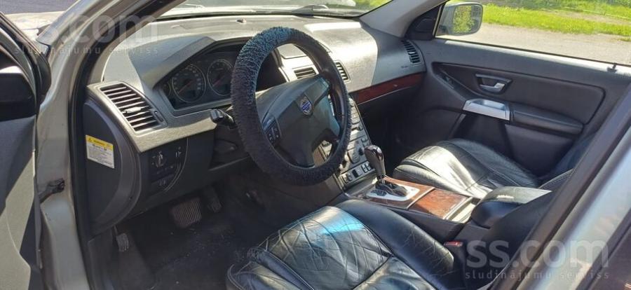 Pelēks Volvo XC90 2004 Saldus, ar dzinēja tilpumu 2.90 L un nobraukumu 393 tūkst. km par 2225 €, foto 8 vietnē AUTOMOTO.COM.LV