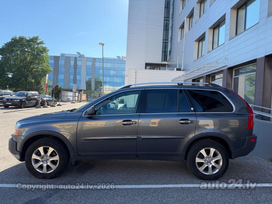 Grey Volvo XC90 2004 in Tallinn, with an engine capacity of 2.40 L and mileage of 301 thousand km for 2799 €, photo 3 on AUTOMOTO.COM.LV