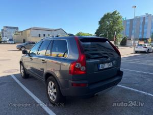 Grey Volvo XC90 2004 in Tallinn, with an engine capacity of 2.40 L and mileage of 301 thousand km for 2799 €, photo 4 on AUTOMOTO.COM.LV