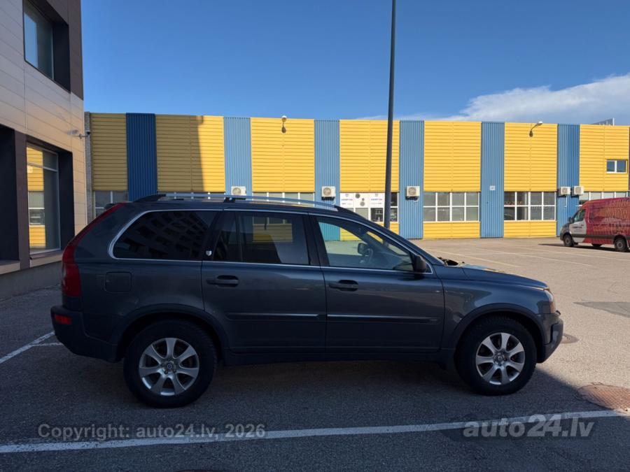 Grey Volvo XC90 2004 in Tallinn, with an engine capacity of 2.40 L and mileage of 301 thousand km for 2799 €, photo 5 on AUTOMOTO.COM.LV