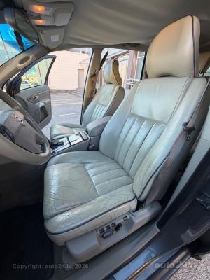 Grey Volvo XC90 2004 in Tallinn, with an engine capacity of 2.40 L and mileage of 301 thousand km for 2799 €, photo 10 on AUTOMOTO.COM.LV