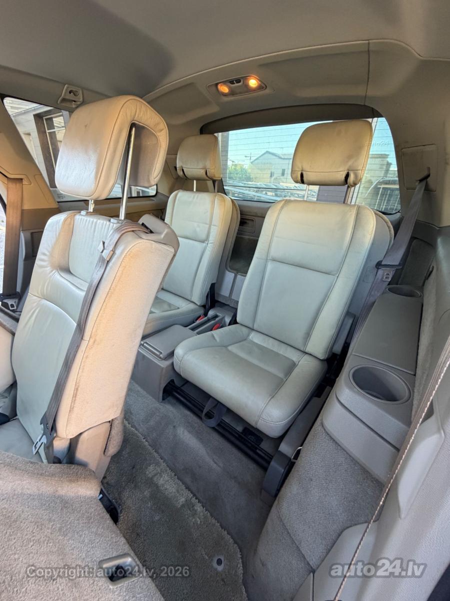 Grey Volvo XC90 2004 in Tallinn, with an engine capacity of 2.40 L and mileage of 301 thousand km for 2799 €, photo 12 on AUTOMOTO.COM.LV