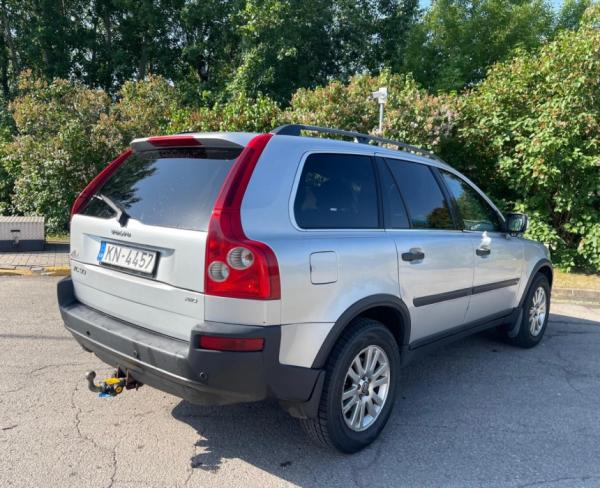 Grey Volvo XC90 2004 in Riga, with an engine capacity of 2.40 L and mileage of 0 thousand km for 4900 €, photo 5 on AUTOMOTO.COM.LV