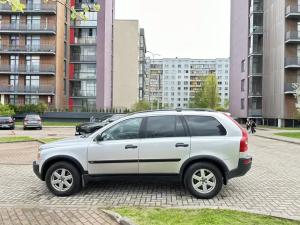 Grey Volvo XC90 2004 in Riga, with an engine capacity of 2.40 L and mileage of 236 thousand km for 2990 €, photo 3 on AUTOMOTO.COM.LV
