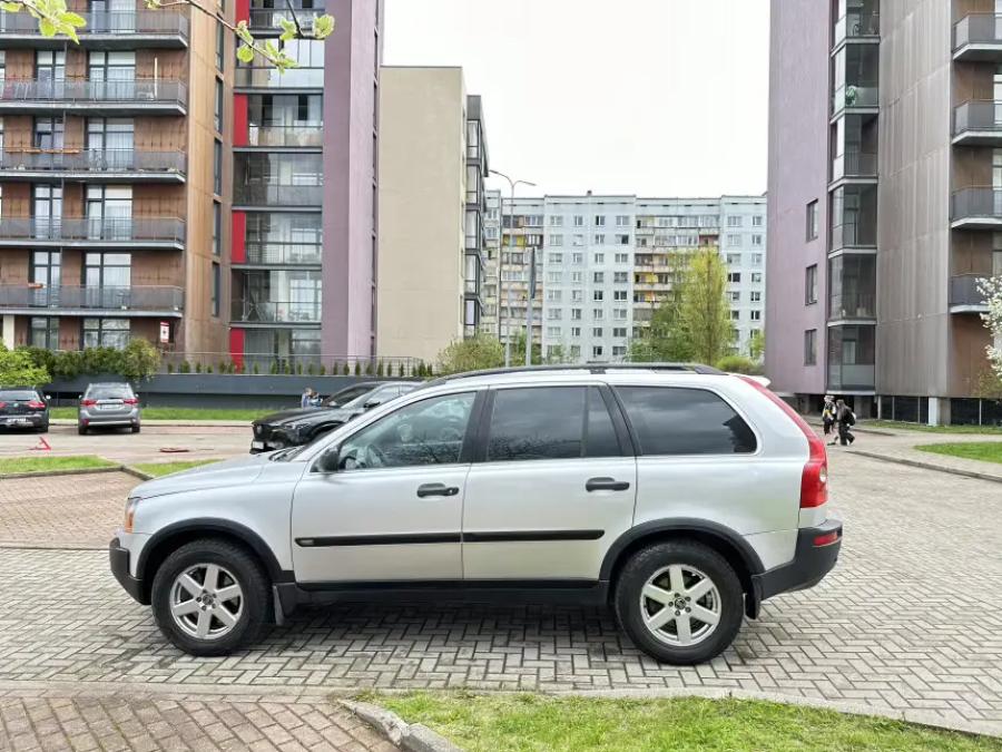 Grey Volvo XC90 2004 in Riga, with an engine capacity of 2.40 L and mileage of 236 thousand km for 2990 €, photo 3 on AUTOMOTO.COM.LV