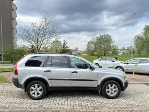 Grey Volvo XC90 2004 in Riga, with an engine capacity of 2.40 L and mileage of 236 thousand km for 2990 €, photo 4 on AUTOMOTO.COM.LV