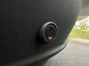 Grey Volvo XC90 2004 in Riga, with an engine capacity of 2.40 L and mileage of 236 thousand km for 2990 €, photo 10 on AUTOMOTO.COM.LV