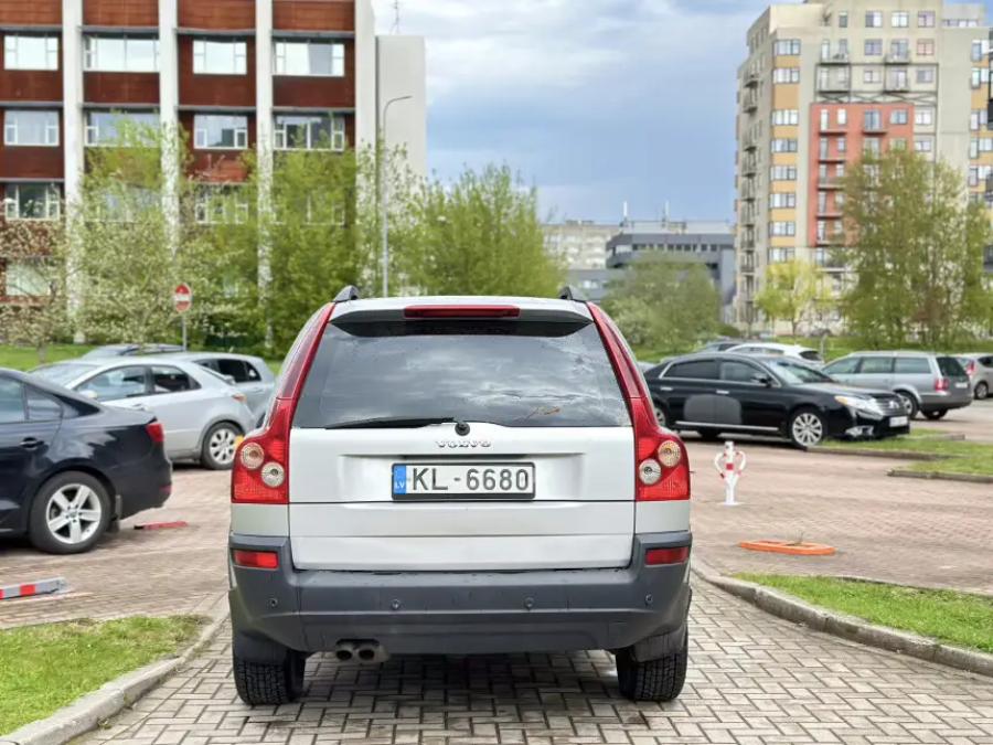 Grey Volvo XC90 2004 in Riga, with an engine capacity of 2.40 L and mileage of 236 thousand km for 2990 €, photo 14 on AUTOMOTO.COM.LV