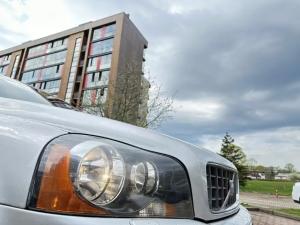 Grey Volvo XC90 2004 in Riga, with an engine capacity of 2.40 L and mileage of 236 thousand km for 2990 €, photo 15 on AUTOMOTO.COM.LV