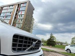 Grey Volvo XC90 2004 in Riga, with an engine capacity of 2.40 L and mileage of 236 thousand km for 2990 €, photo 16 on AUTOMOTO.COM.LV