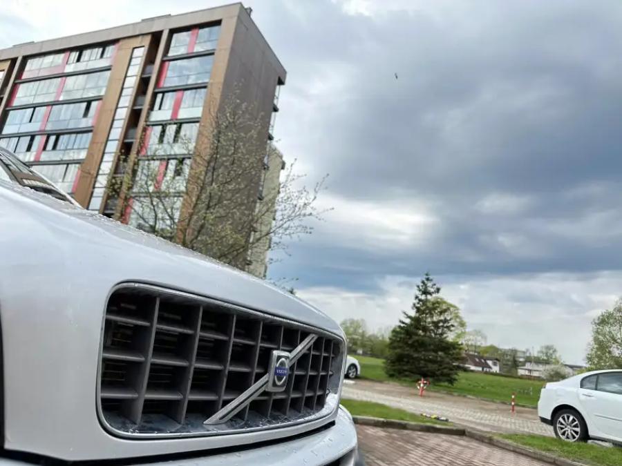 Grey Volvo XC90 2004 in Riga, with an engine capacity of 2.40 L and mileage of 236 thousand km for 2990 €, photo 16 on AUTOMOTO.COM.LV