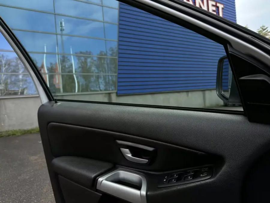 Grey Volvo XC90 2004 in Riga, with an engine capacity of 2.40 L and mileage of 236 thousand km for 2990 €, photo 19 on AUTOMOTO.COM.LV