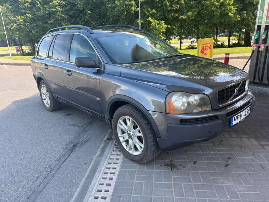 Grey Volvo XC90 2004 in Vilnius, with an engine capacity of 2.40 L and mileage of 480 thousand km for 2200 €, photo 3 on AUTOMOTO.COM.LV