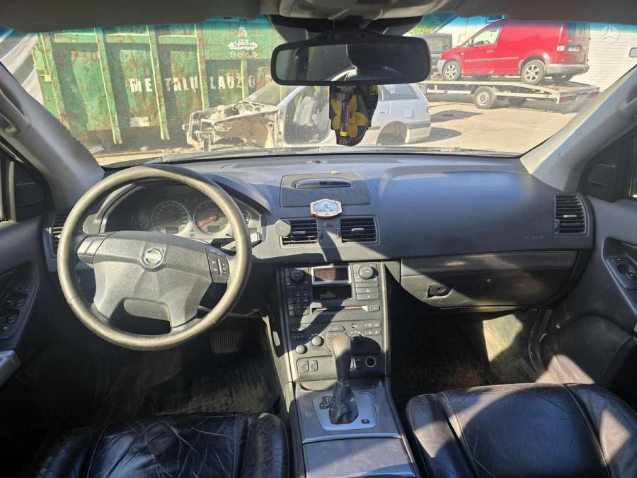 Grey Volvo XC90 2004 in Vilnius, with an engine capacity of 2.40 L and mileage of 480 thousand km for 2200 €, photo 7 on AUTOMOTO.COM.LV