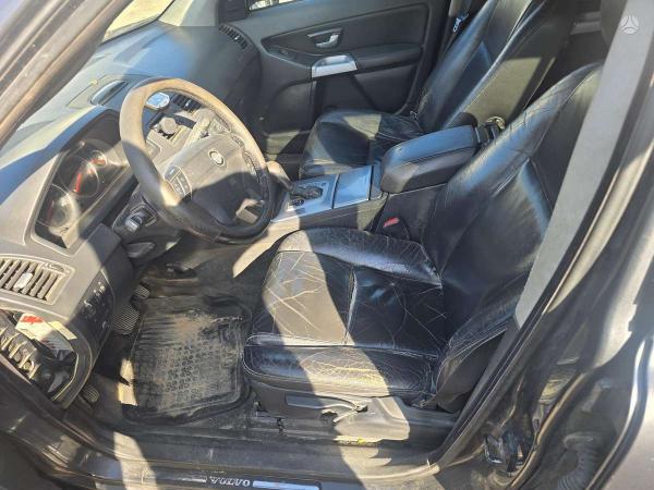 Pelēks Volvo XC90 2004 Viļņa, ar dzinēja tilpumu 2.40 L un nobraukumu 480 tūkst. km par 2200 €, foto 8 vietnē AUTOMOTO.COM.LV