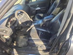 Grey Volvo XC90 2004 in Vilnius, with an engine capacity of 2.40 L and mileage of 480 thousand km for 2200 €, photo 10 on AUTOMOTO.COM.LV
