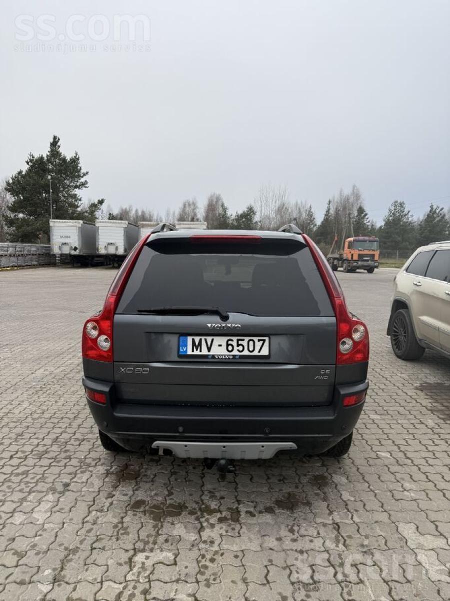 Pelēks Volvo XC90 2004 Rīga, ar dzinēja tilpumu 2.40 L un nobraukumu 354 tūkst. km par 5000 €, foto 4 vietnē AUTOMOTO.COM.LV