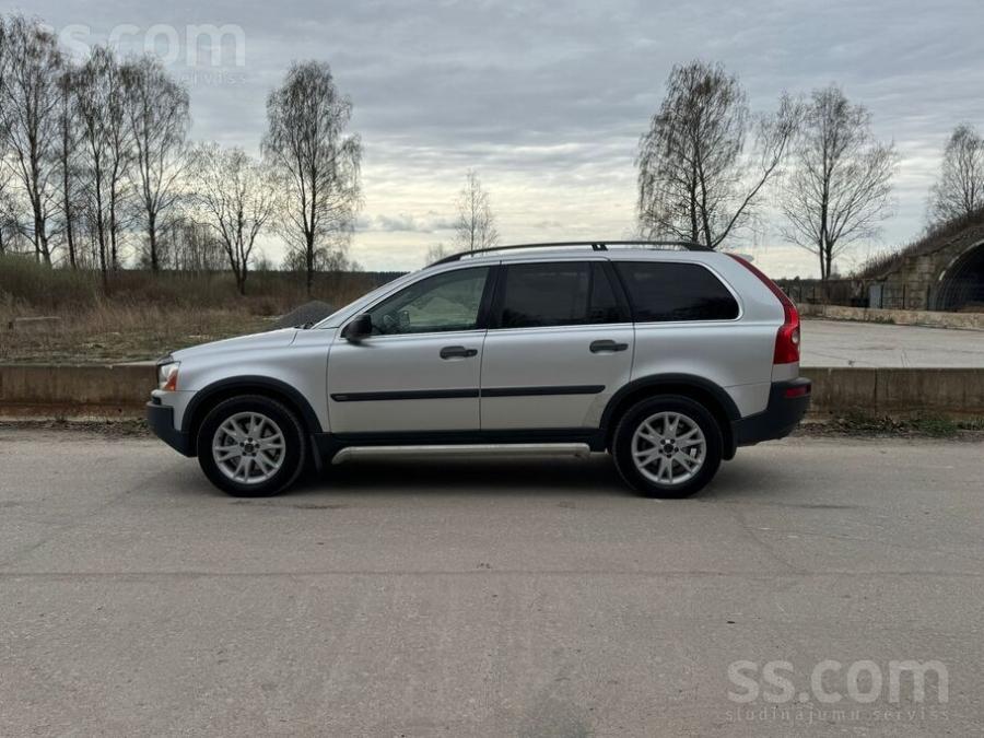 Grey Volvo XC90 2004 in Riga, with an engine capacity of 2.40 L and mileage of 0 thousand km for 3699 €, photo 3 on AUTOMOTO.COM.LV