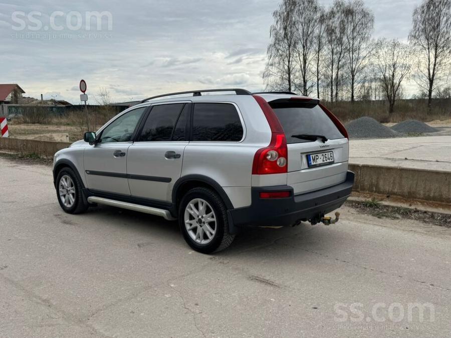Grey Volvo XC90 2004 in Riga, with an engine capacity of 2.40 L and mileage of 0 thousand km for 3699 €, photo 4 on AUTOMOTO.COM.LV