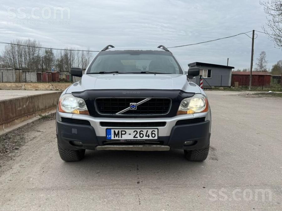 Grey Volvo XC90 2004 in Riga, with an engine capacity of 2.40 L and mileage of 0 thousand km for 3699 €, photo 9 on AUTOMOTO.COM.LV