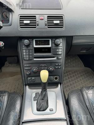 Grey Volvo XC90 2004 in Riga, with an engine capacity of 2.40 L and mileage of 0 thousand km for 3699 €, photo 17 on AUTOMOTO.COM.LV