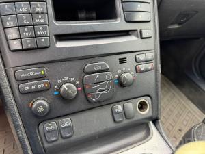 Grey Volvo XC90 2004 in Riga, with an engine capacity of 2.40 L and mileage of 0 thousand km for 3699 €, photo 18 on AUTOMOTO.COM.LV