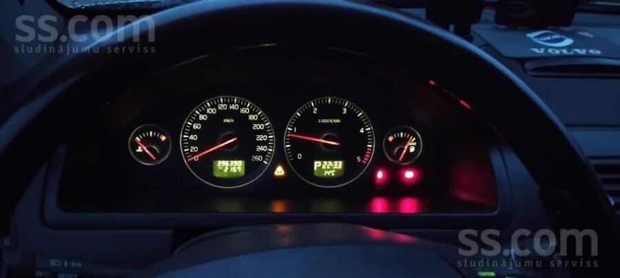 Grey Volvo XC90 2004 in Riga, with an engine capacity of 2.40 L and mileage of 435 thousand km for 1650 €, photo 10 on AUTOMOTO.COM.LV