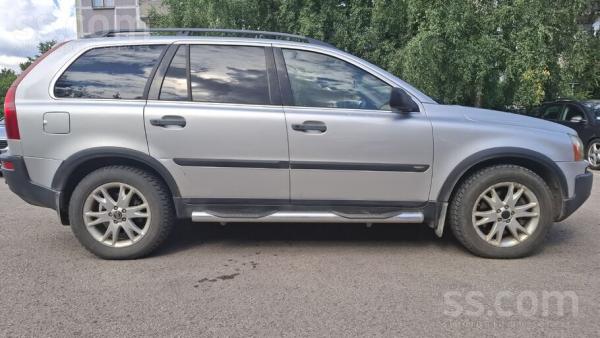 Pelēks Volvo XC90 2004 Daugavpils, ar dzinēja tilpumu 2.40 L un nobraukumu 410 tūkst. km par 2650 €, foto 4 vietnē AUTOMOTO.COM.LV