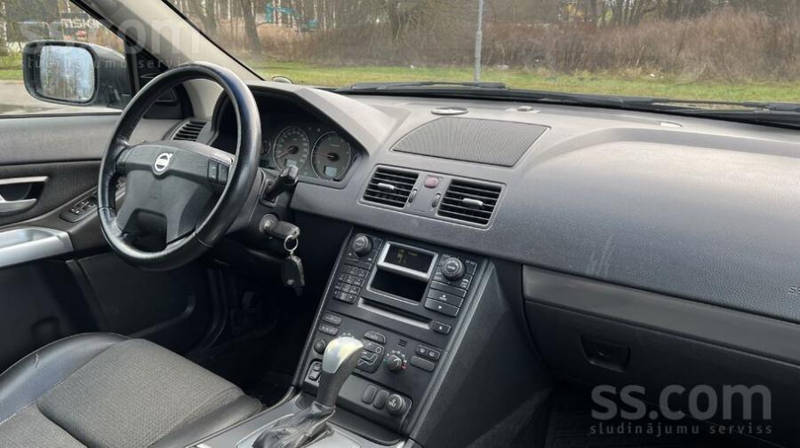 Pelēks Volvo XC90 2004 Rīga, ar dzinēja tilpumu 2.40 L un nobraukumu 345 tūkst. km par 2300 €, foto 12 vietnē AUTOMOTO.COM.LV