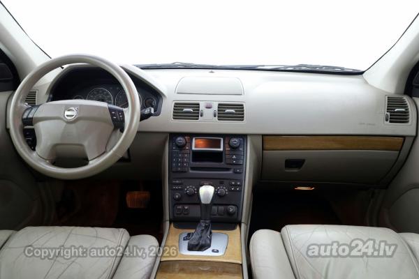 Grey Volvo XC90 2004 in Tallinn, with an engine capacity of 2.50 L and mileage of 217 thousand km for 1899 €, photo 5 on AUTOMOTO.COM.LV