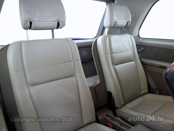 Grey Volvo XC90 2004 in Tallinn, with an engine capacity of 2.50 L and mileage of 217 thousand km for 1899 €, photo 8 on AUTOMOTO.COM.LV