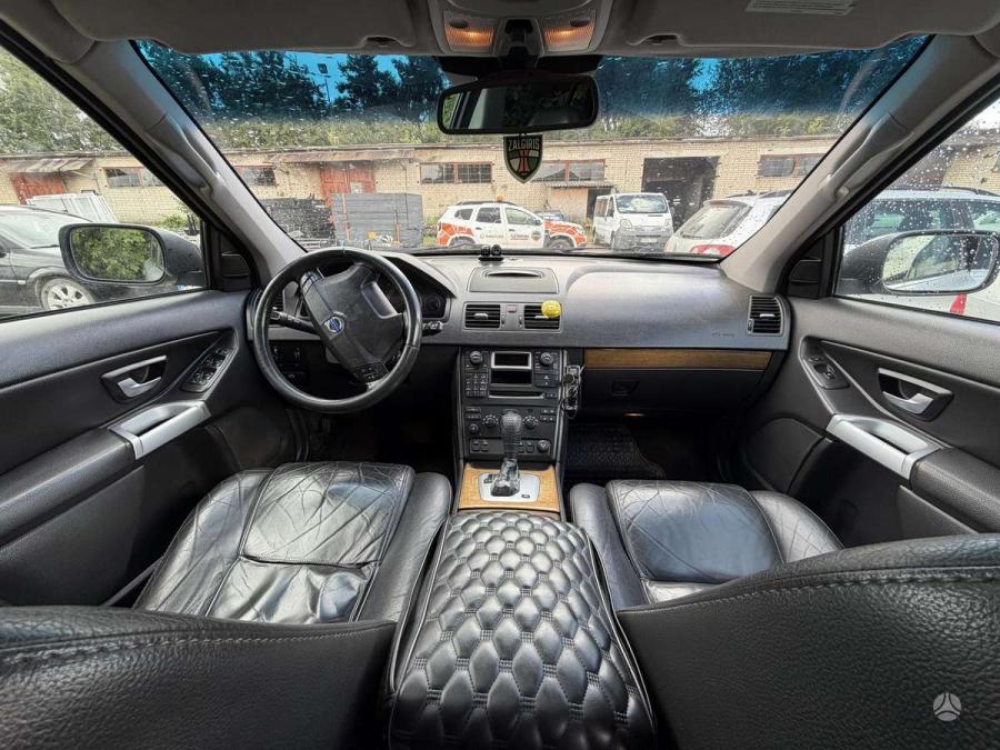 Pelēks Volvo XC90 2004 Molėtai, ar dzinēja tilpumu 2.40 L un nobraukumu 267 tūkst. km par 2000 €, foto 5 vietnē AUTOMOTO.COM.LV