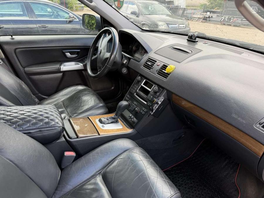 Pelēks Volvo XC90 2004 Molėtai, ar dzinēja tilpumu 2.40 L un nobraukumu 267 tūkst. km par 2000 €, foto 6 vietnē AUTOMOTO.COM.LV