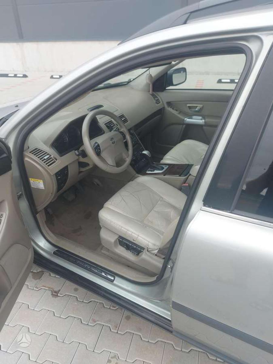 Pelēks Volvo XC90 2004 Šauļi, ar dzinēja tilpumu 2.40 L un nobraukumu 370 tūkst. km par 2750 €, foto 9 vietnē AUTOMOTO.COM.LV