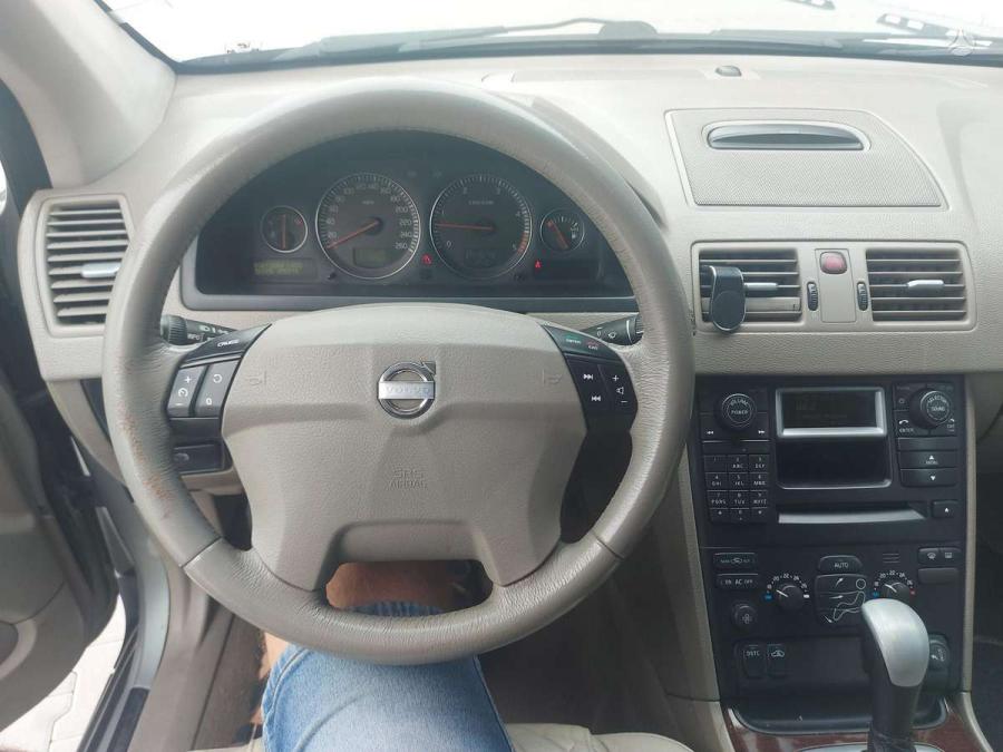 Pelēks Volvo XC90 2004 Šauļi, ar dzinēja tilpumu 2.40 L un nobraukumu 370 tūkst. km par 2750 €, foto 10 vietnē AUTOMOTO.COM.LV