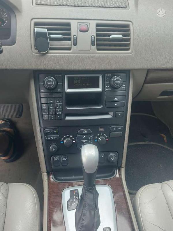 Pelēks Volvo XC90 2004 Šauļi, ar dzinēja tilpumu 2.40 L un nobraukumu 370 tūkst. km par 2750 €, foto 10 vietnē AUTOMOTO.COM.LV