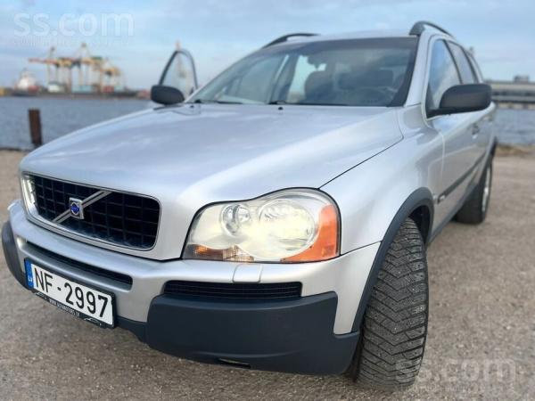 Grey Volvo XC90 2004 in Riga, with an engine capacity of 2.40 L and mileage of 384 thousand km for 3600 €, photo 4 on AUTOMOTO.COM.LV