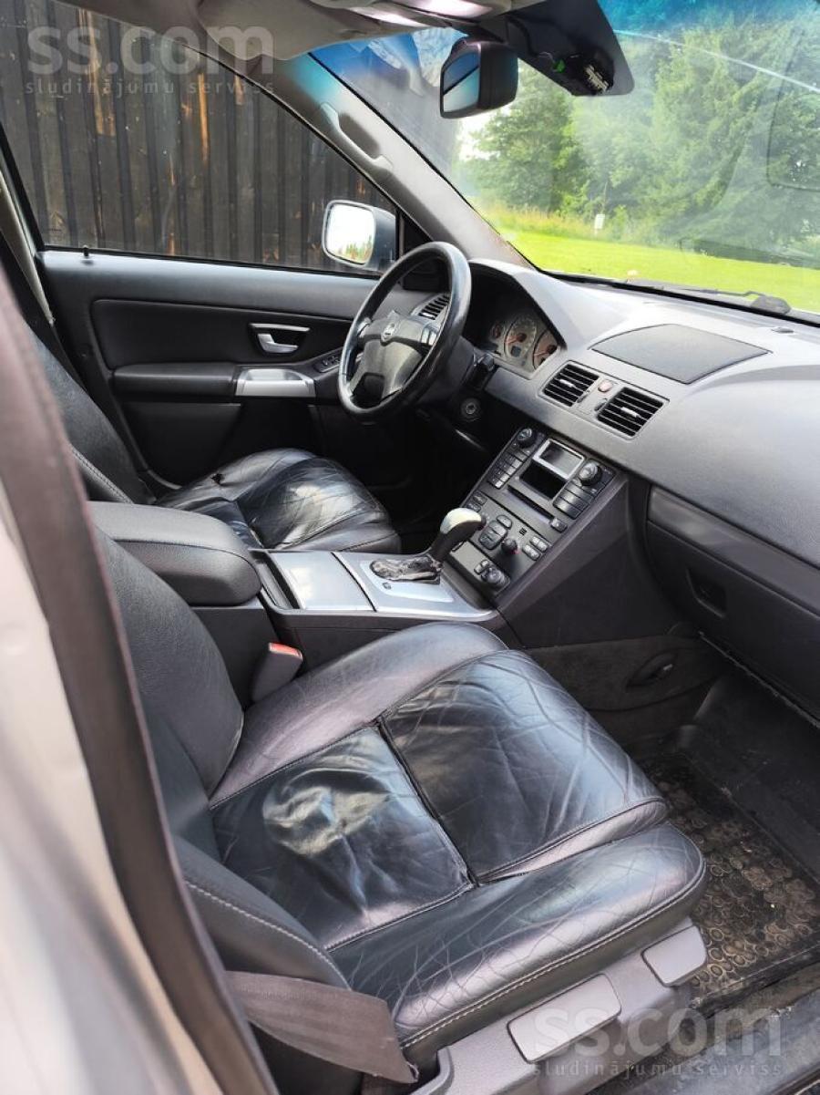 Grey Volvo XC90 2004 in Talsi, with an engine capacity of 2.50 L and mileage of 415 thousand km for 2000 €, photo 4 on AUTOMOTO.COM.LV