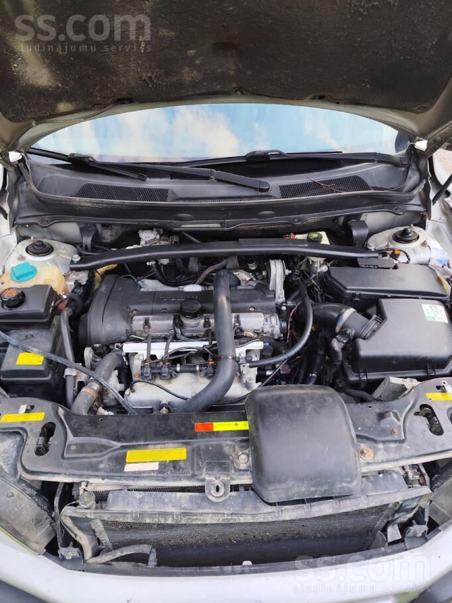 Grey Volvo XC90 2004 in Talsi, with an engine capacity of 2.50 L and mileage of 415 thousand km for 2000 €, photo 10 on AUTOMOTO.COM.LV