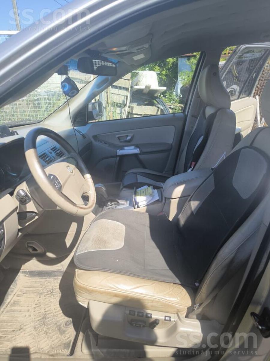 Pelēks Volvo XC90 2004 Rīga, ar dzinēja tilpumu 2.40 L un nobraukumu 335 tūkst. km par 3800 €, foto 6 vietnē AUTOMOTO.COM.LV