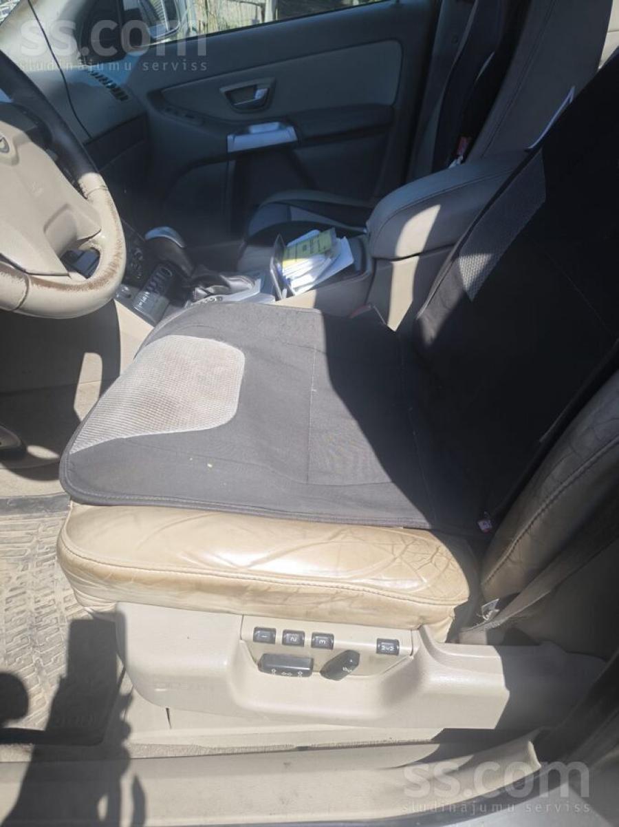 Pelēks Volvo XC90 2004 Rīga, ar dzinēja tilpumu 2.40 L un nobraukumu 335 tūkst. km par 3800 €, foto 8 vietnē AUTOMOTO.COM.LV