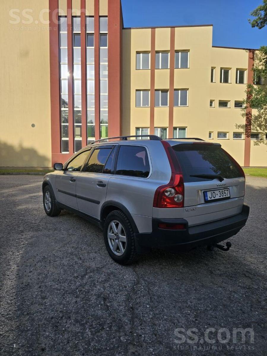 Grey Volvo XC90 2004 in Saldus, with an engine capacity of 2.40 L and mileage of 458 thousand km for 2449 €, photo 1 on AUTOMOTO.COM.LV