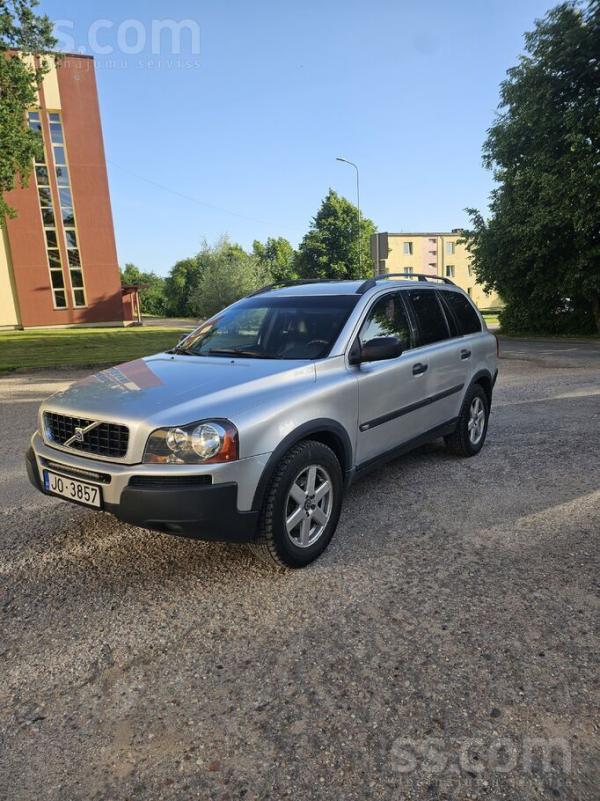 Grey Volvo XC90 2004 in Saldus, with an engine capacity of 2.40 L and mileage of 458 thousand km for 2449 €, photo 3 on AUTOMOTO.COM.LV