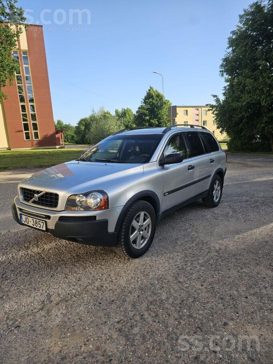 Grey Volvo XC90 2004 in Saldus, with an engine capacity of 2.40 L and mileage of 458 thousand km for 2449 €, photo 4 on AUTOMOTO.COM.LV