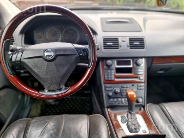 Серый Вольво ХС90 2004 в Рига, объемом двигателя 2.40 л и пробегом 537 тыс. км за 3990 €, фото 2 на AUTOMOTO.COM.LV